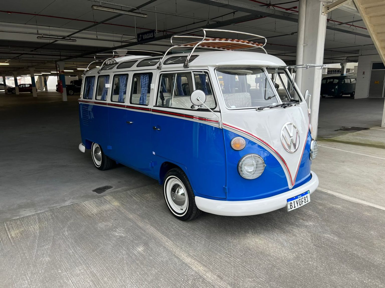 1971 VW Bus 23 Windows - VW Buses'n Bugs